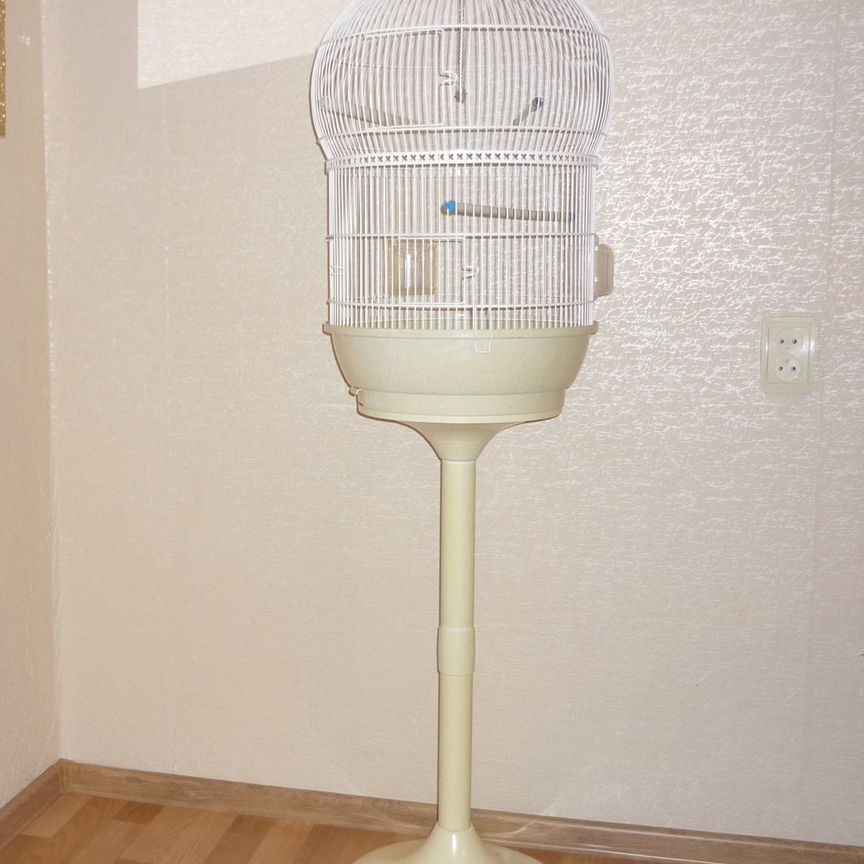 Большая клетка для попугая на подставке