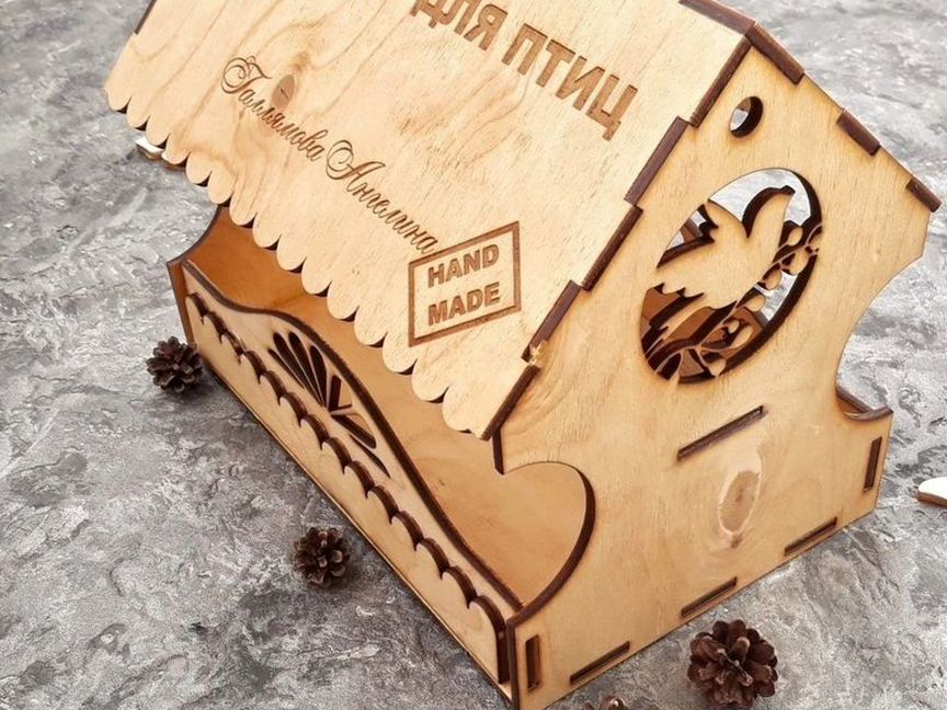 Кормушка для птиц из дерева новая