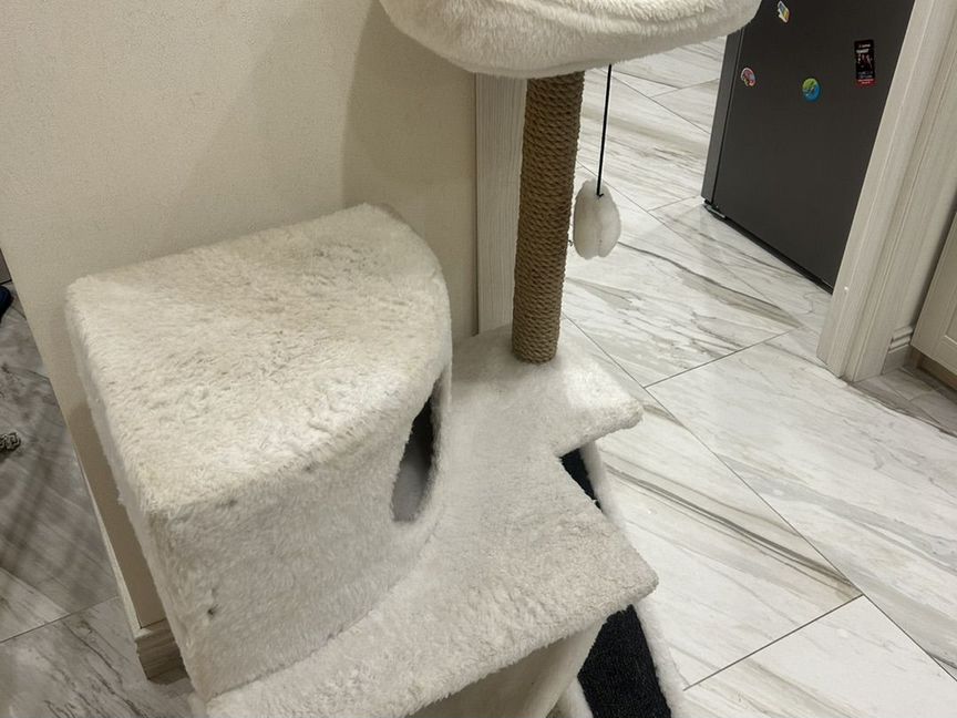 Когтеточка с домиком для кошек