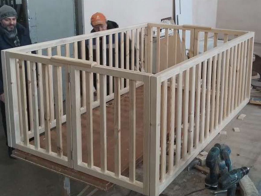 Вольер (манеж) для собак из дерева