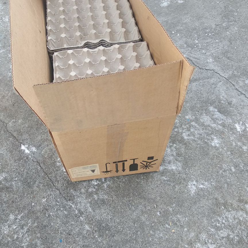 Картонные ячейки для яиц бу в хорошем состоянии