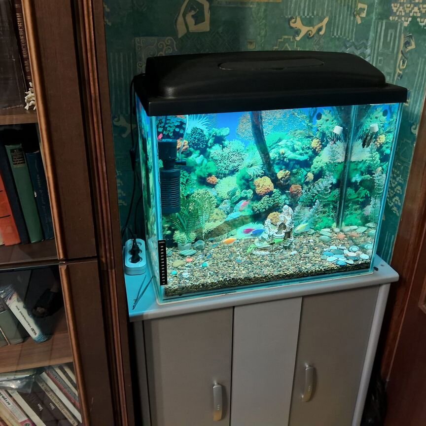 Продам аквариум пустой 90л в сборе со всем оборудо