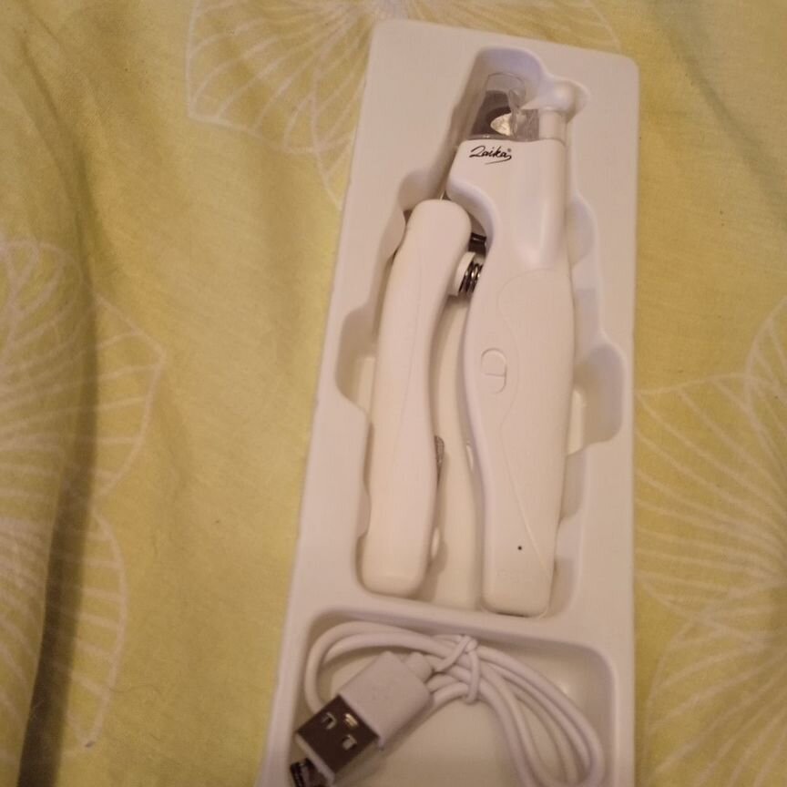 Когтерез с подсветкой для животных