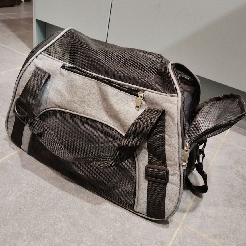 Переноска для собак в самолет