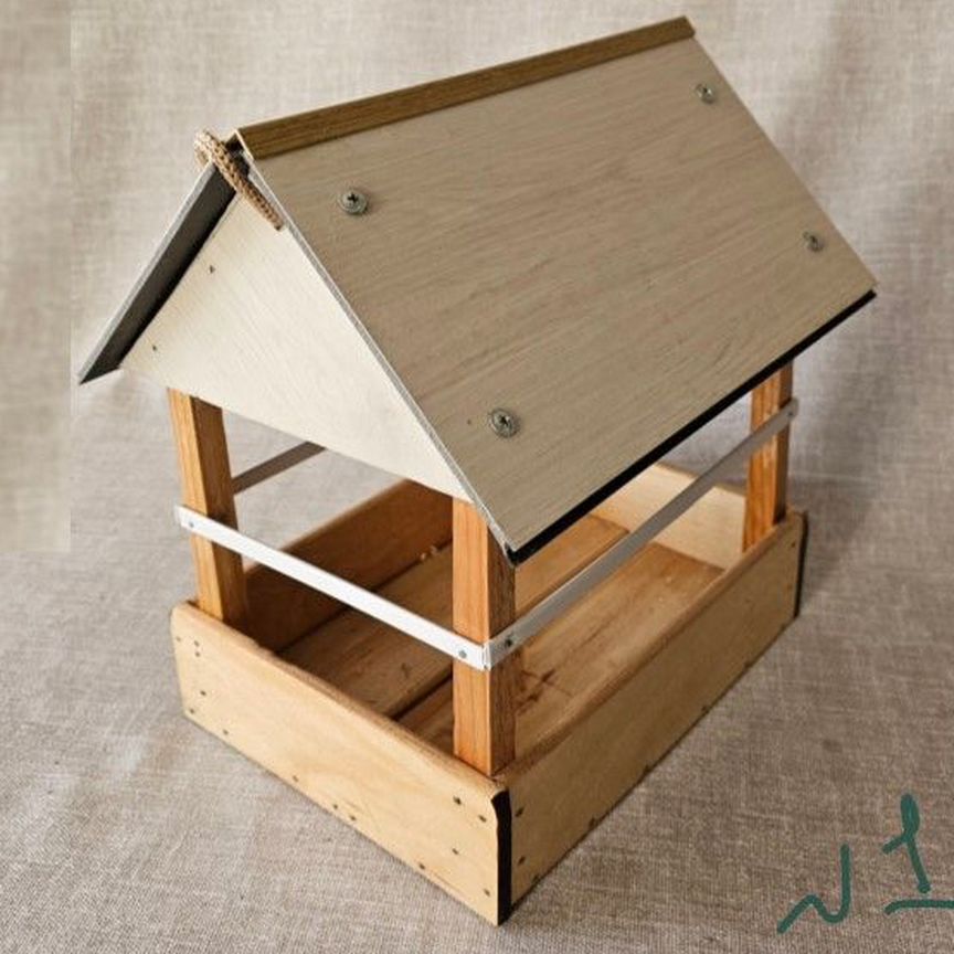 Кормушка для птиц уличная