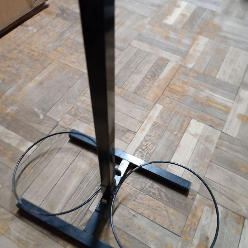 Стойка для мисок