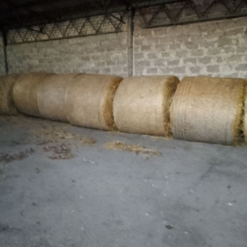 Солома в рулонах
