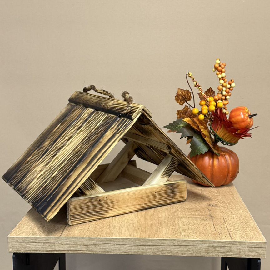 Кормушка для маленьких птичек