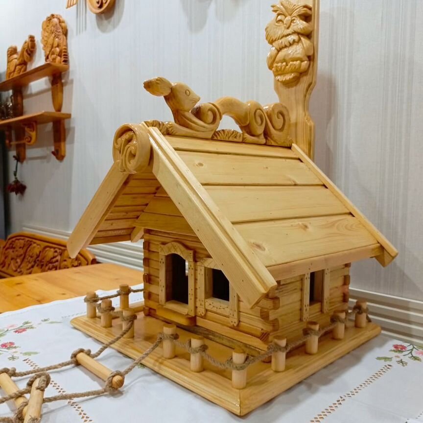 Кормушка для белок и птиц