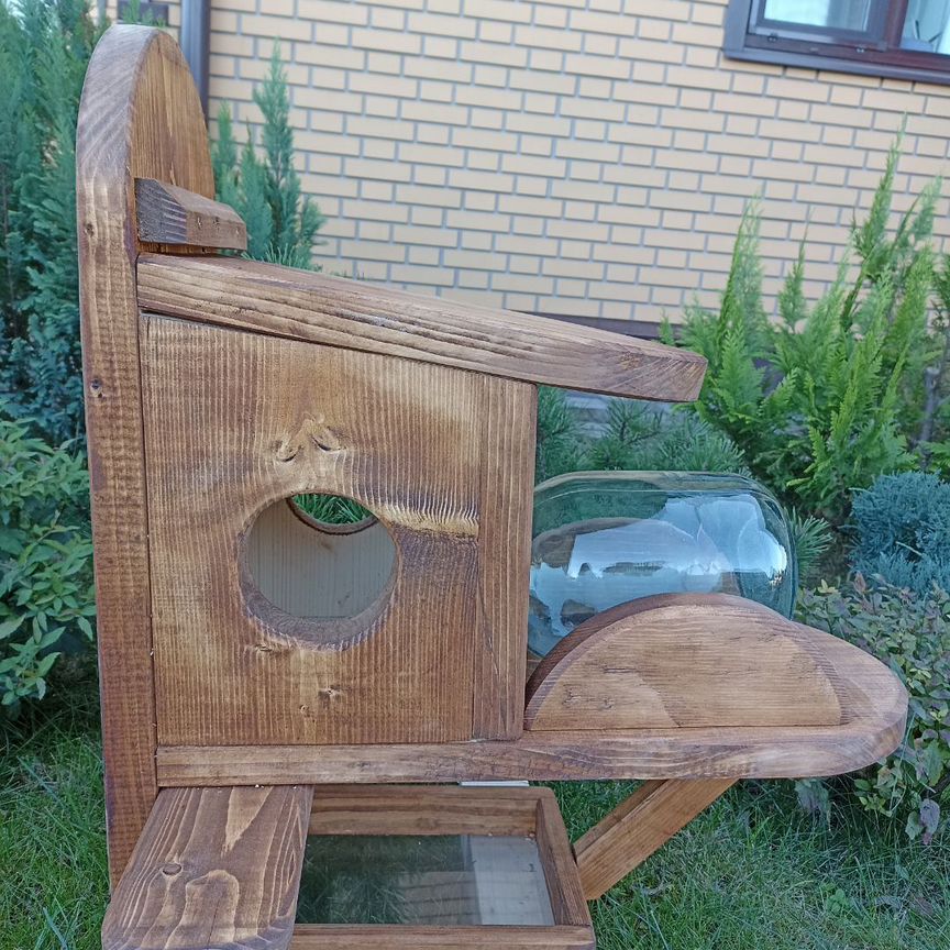 Кормушка для белок и птиц