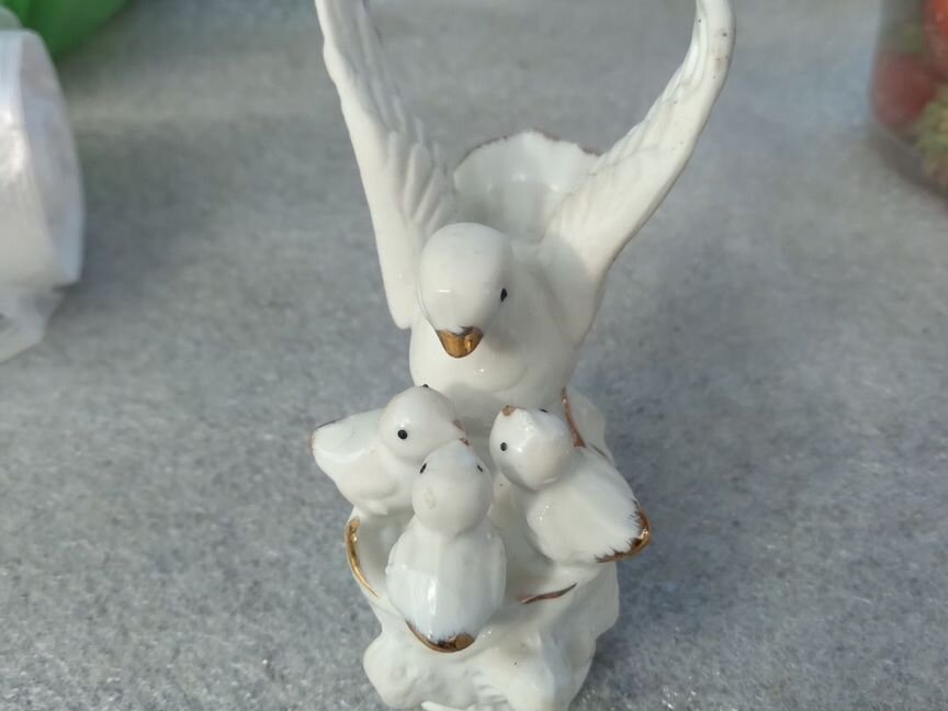 Ласточка с птенцами