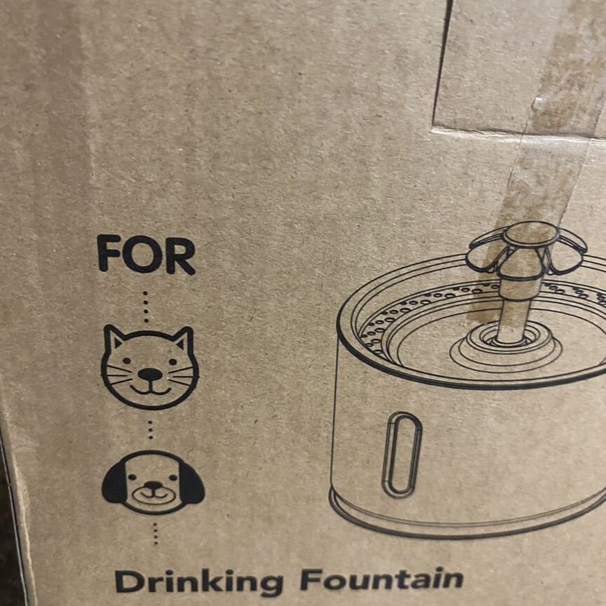 Питьевой фонтан для кошек и собак