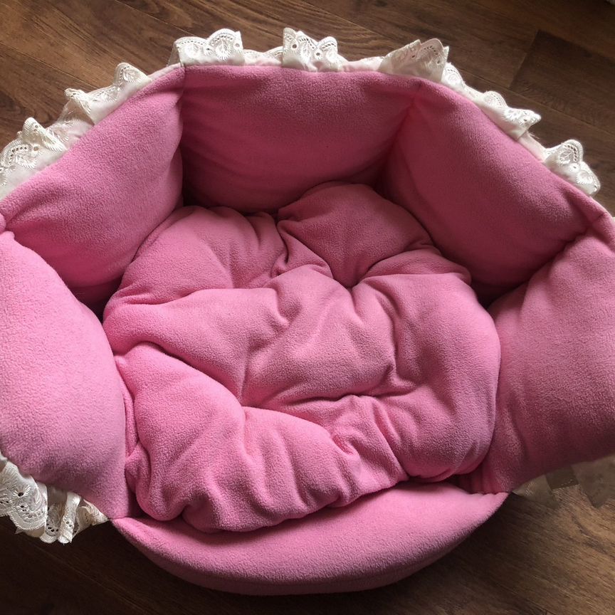 Лежанка розовая для кошки или маленькой собачки