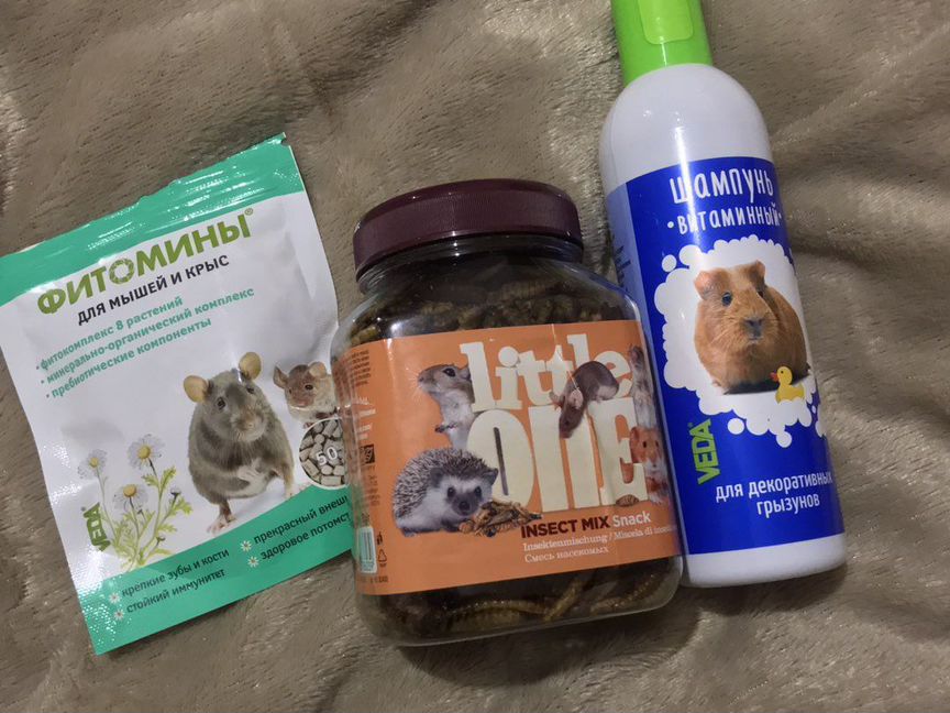 Шмпунь, фитомины и сушеные жуки для грызунов