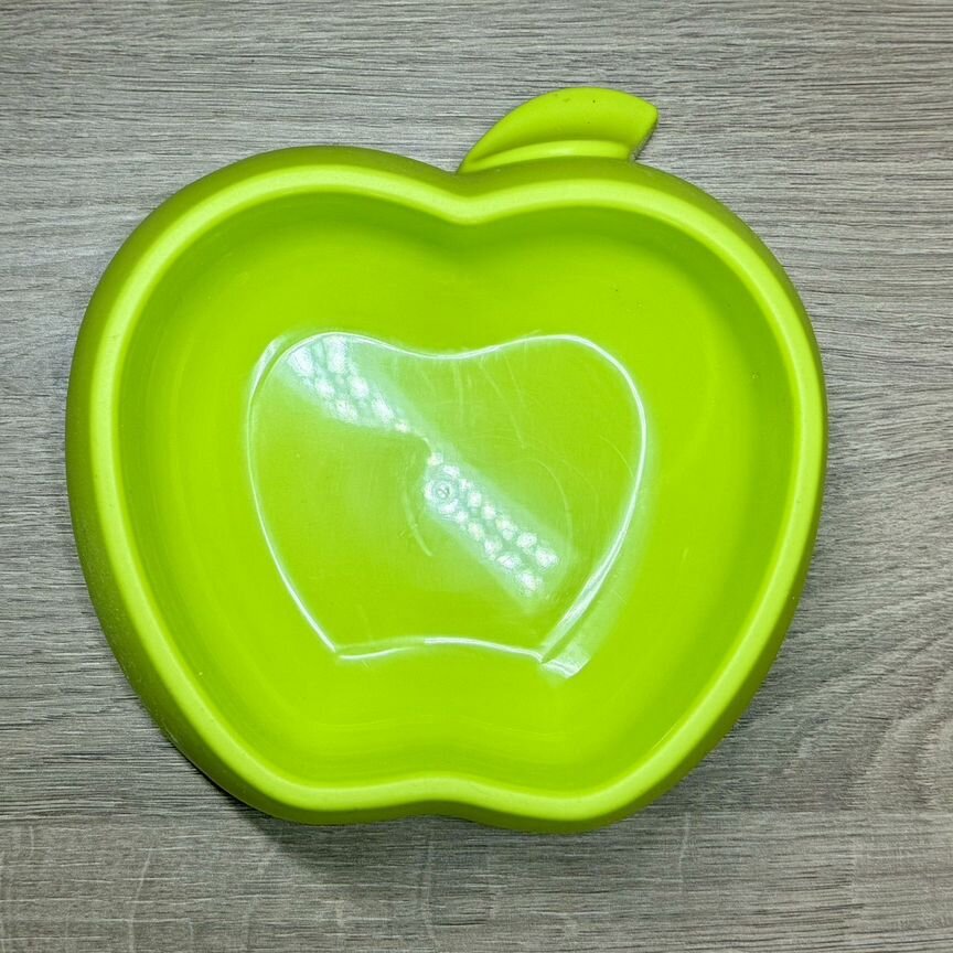 Миска для животных пластиковая "Яблоко"