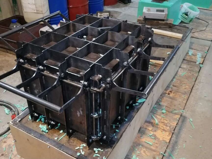 Пресс- форма для ппу термоконтейнера