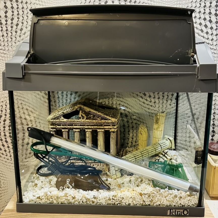 Продам 2 аквариума 15 л и 40 л