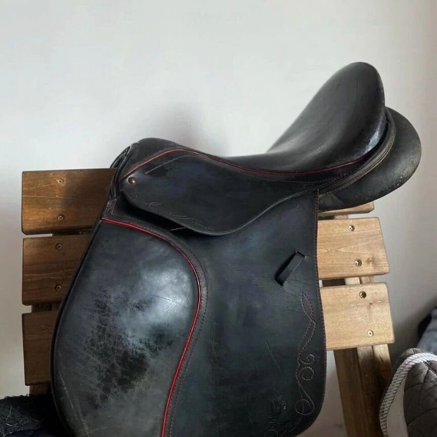 Седло для лошади