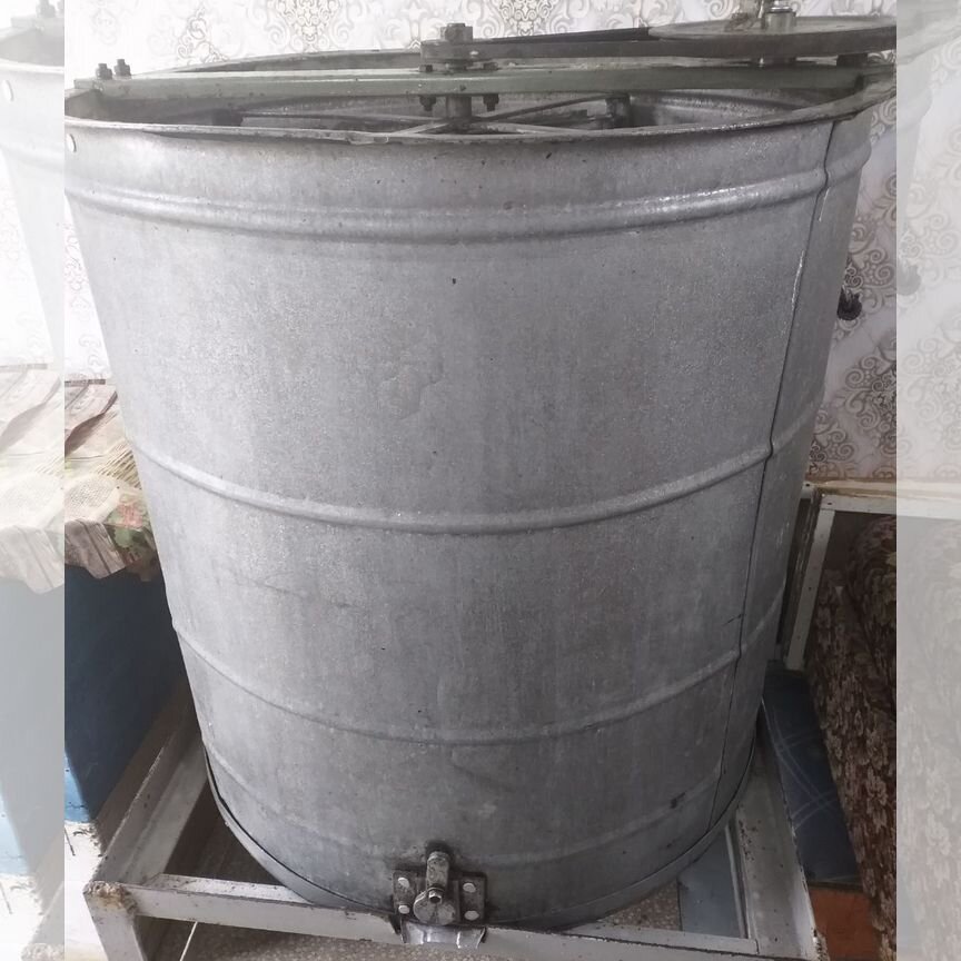 Медогонка 4 рамочная бу