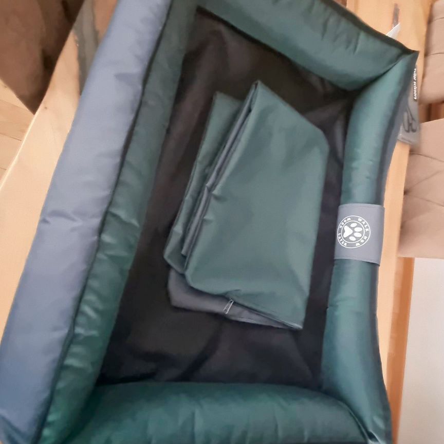 Лежанка для собак антивандальная новая