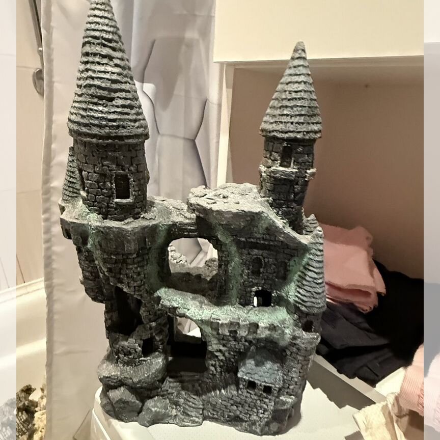 Замок для аквариума