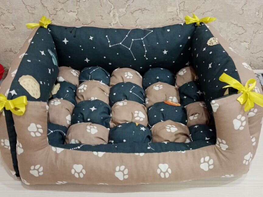 Лежанка для мелких собак и кошек