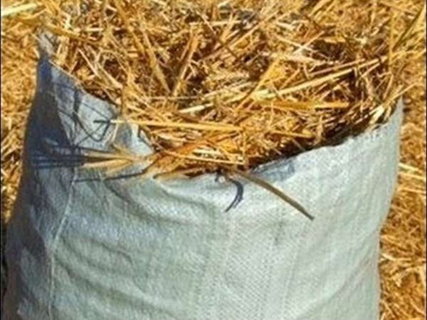 Солома, сено в мешках
