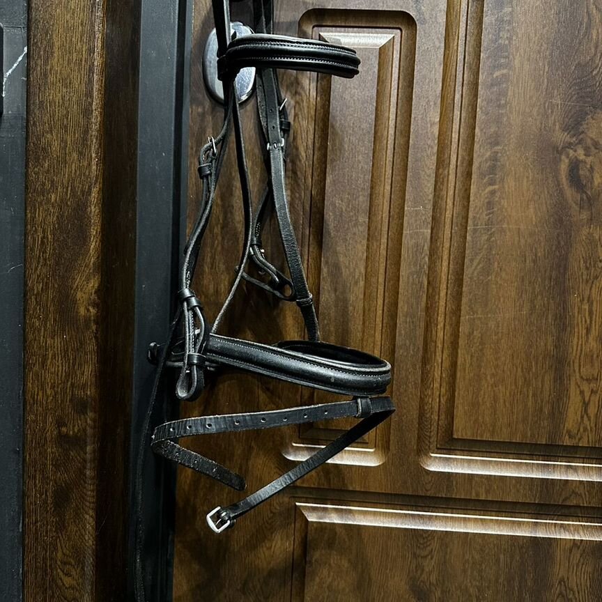 Уздечки и поводья