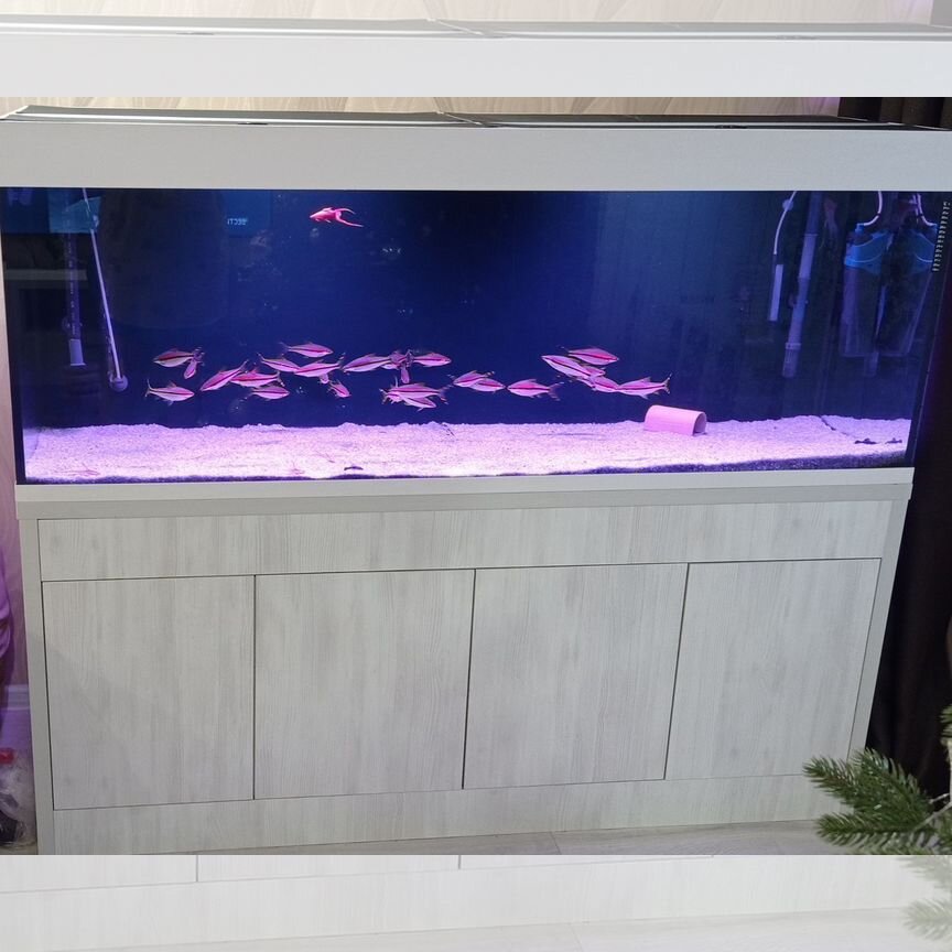 Аквариум с тумбой