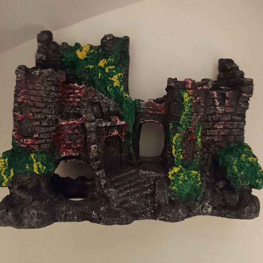 Замок для аквариума