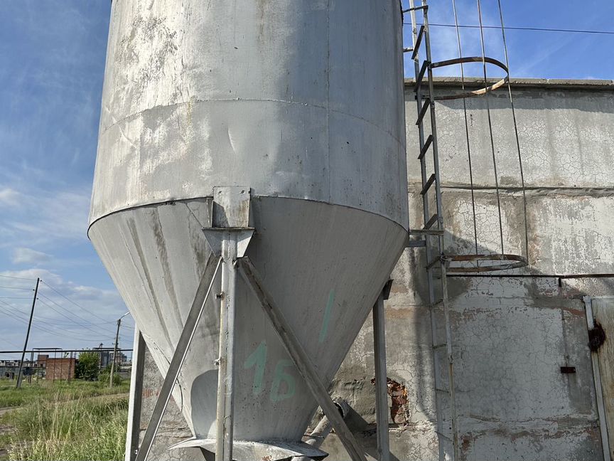 Бункер для кормов