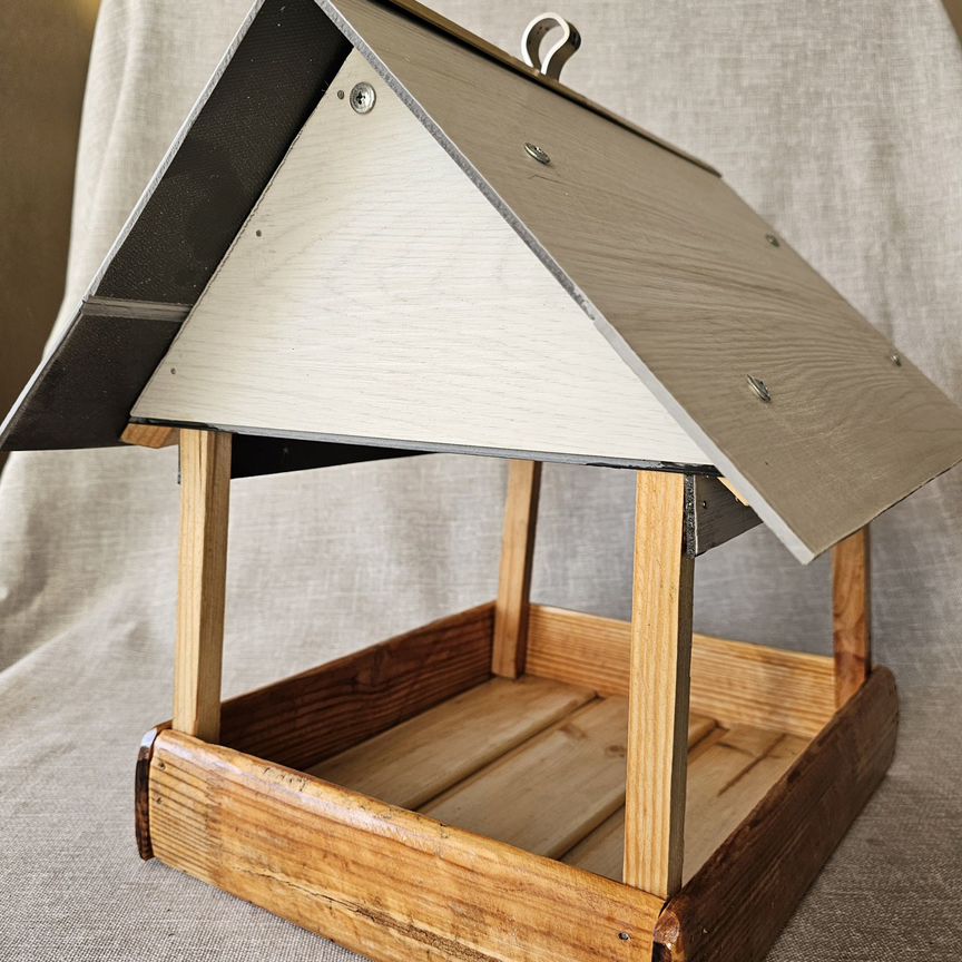 Кормушка для белок и птиц парковая