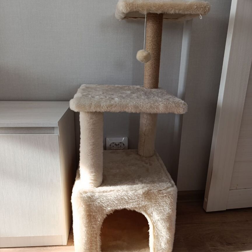 Кошачий домик с когтеточкой