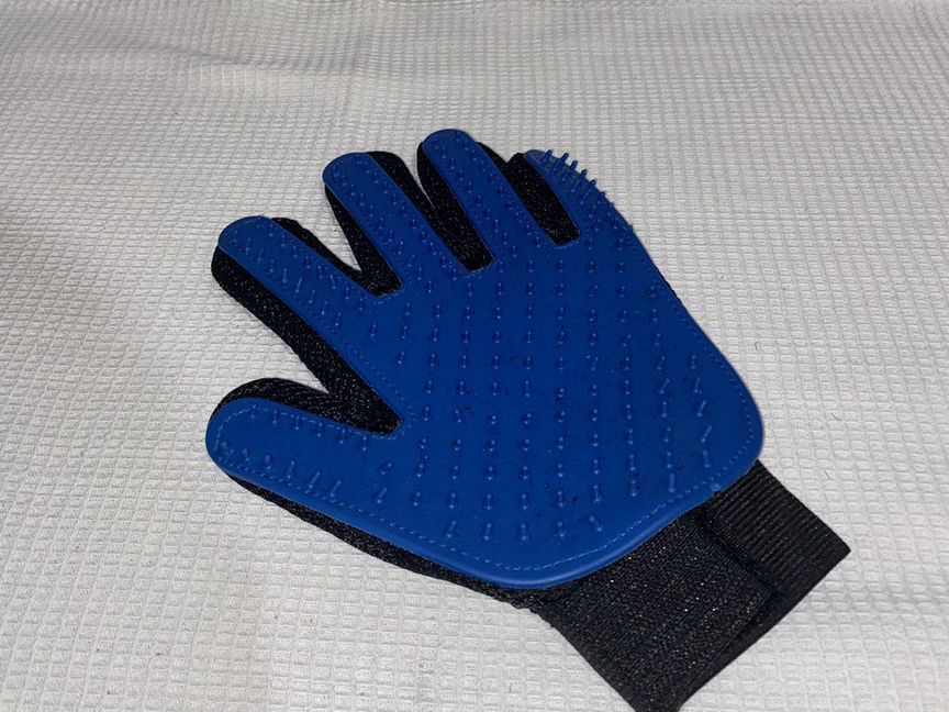 Перчатка для вычесывания шерсти, пуходерка