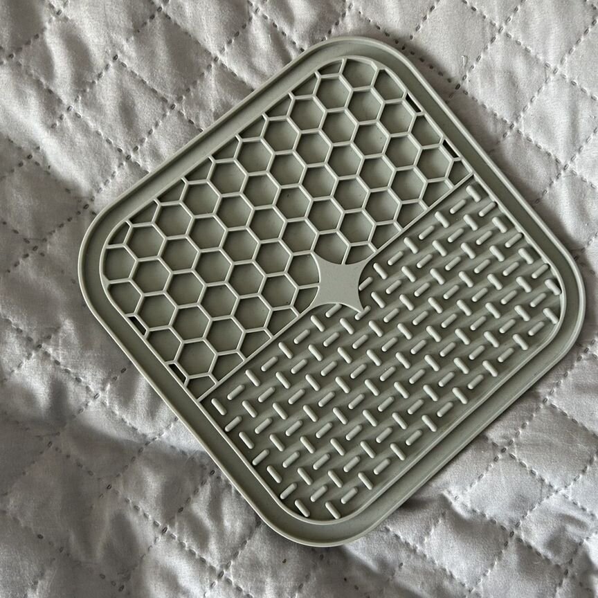 Лизательный коврик для собак и кошек