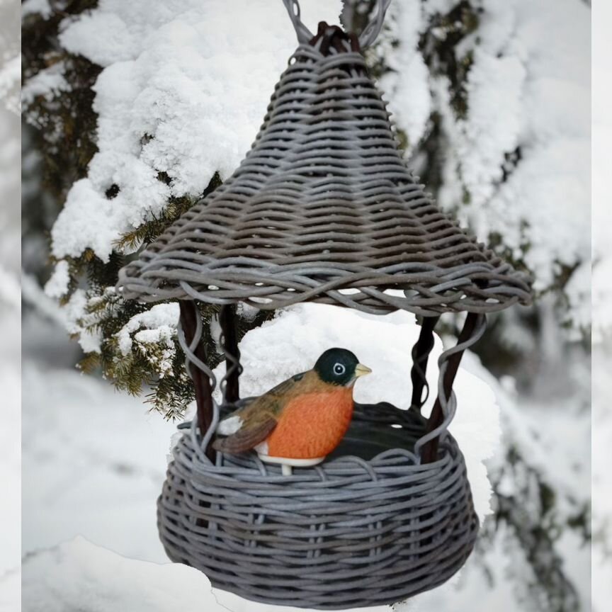 Кормушка для птиц из полиротанга