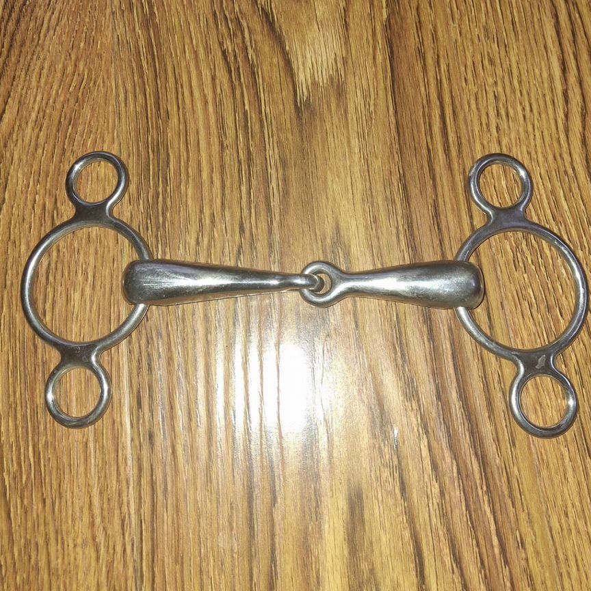 Трензель для лошади