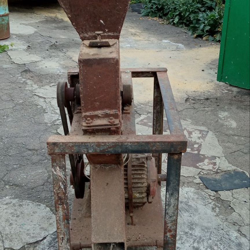 Зерно дробилка