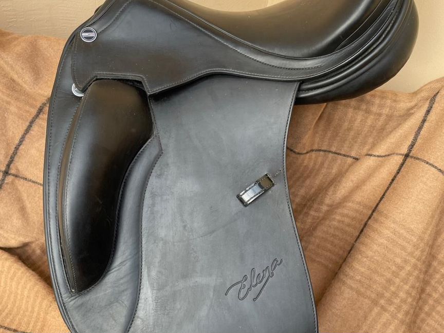 Выездковое седло Erre Plus