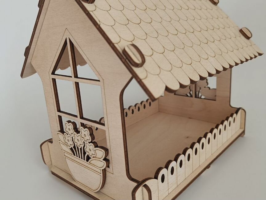 Кормушка для птиц деревянная