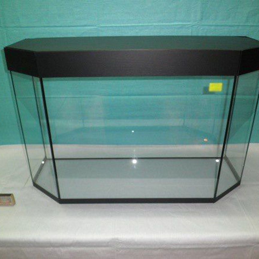 Продам аквариум 70 литров  со светом