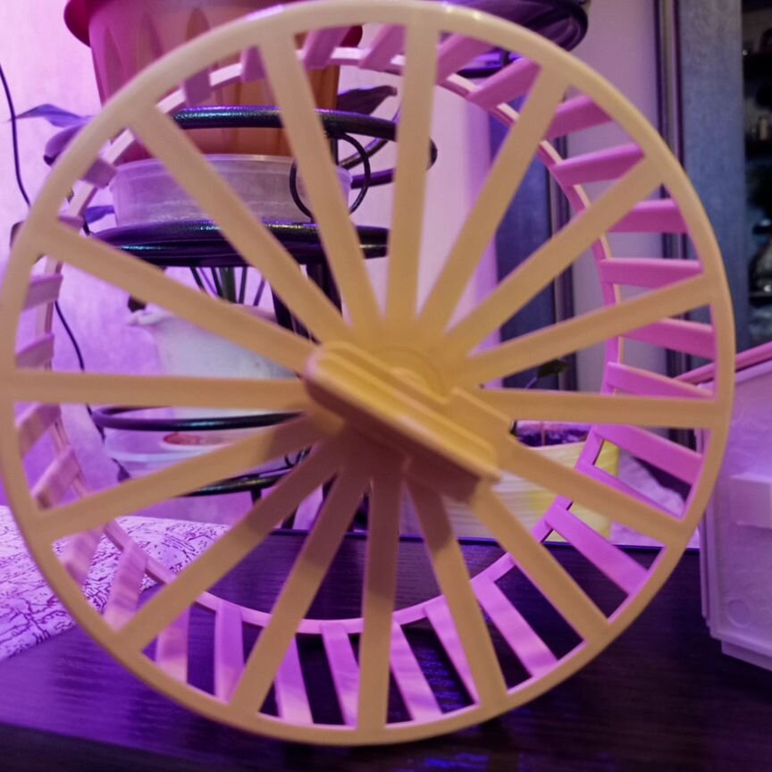 Продаю домик и колесо для хомяка и джунгарика