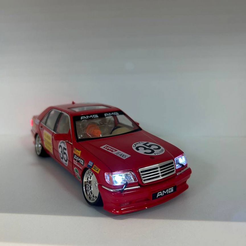Модель автомобиля 1:24