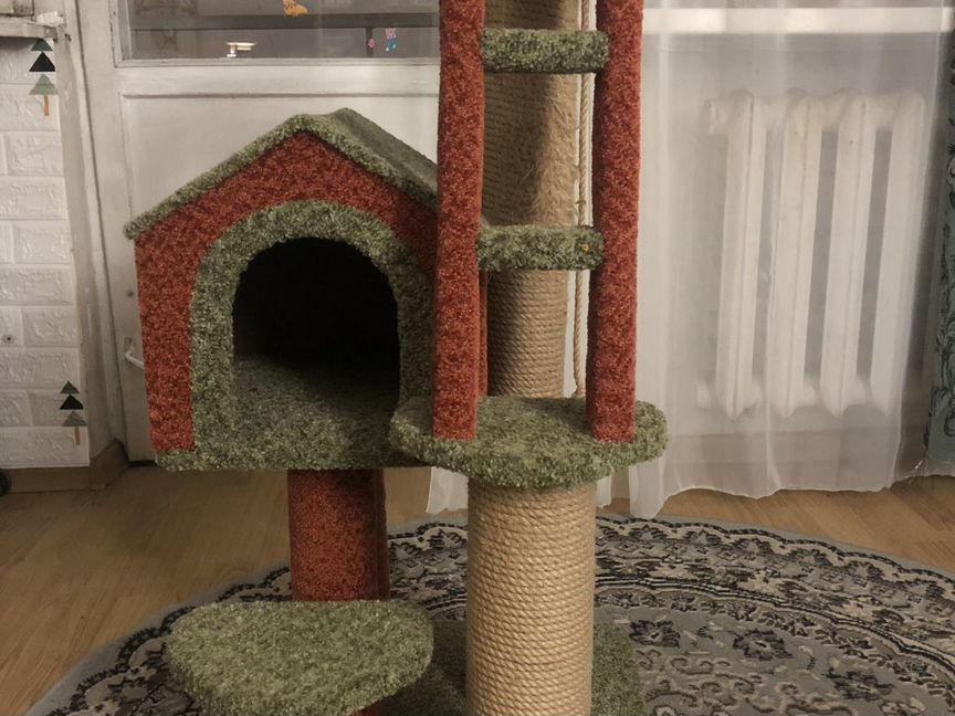 Кошачий домик с когтеточкой