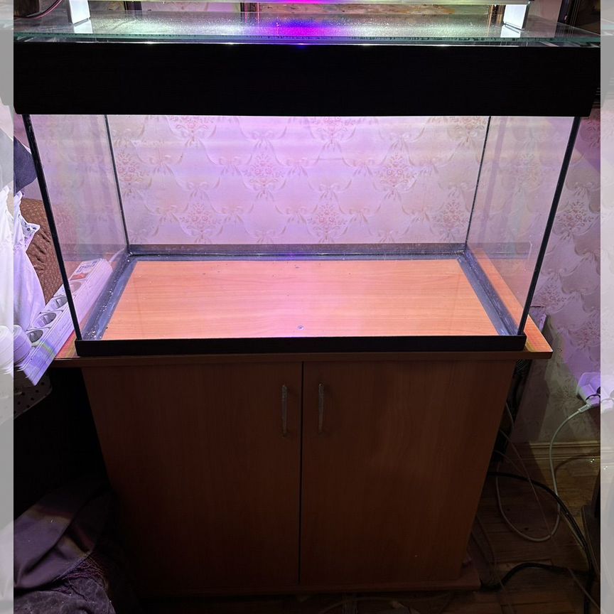 Аквариум 90 литров с тумбой и светом