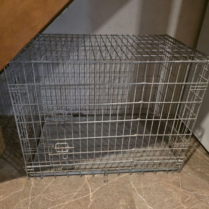 Просторная клетка для собаки 90x62x70 см