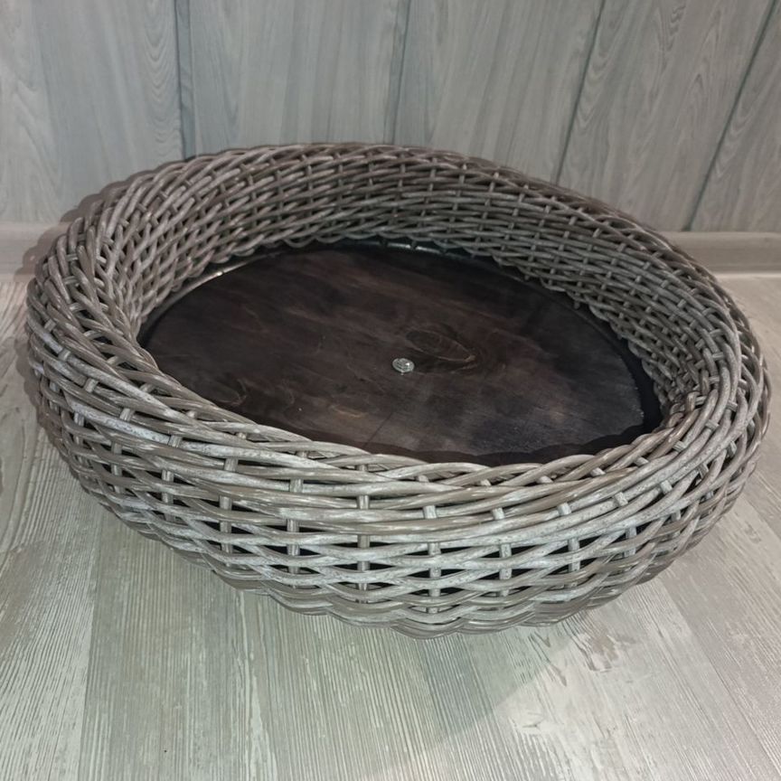 Лежанка для животных плетёная