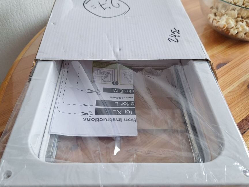 Дверца в дверь для кошек большая