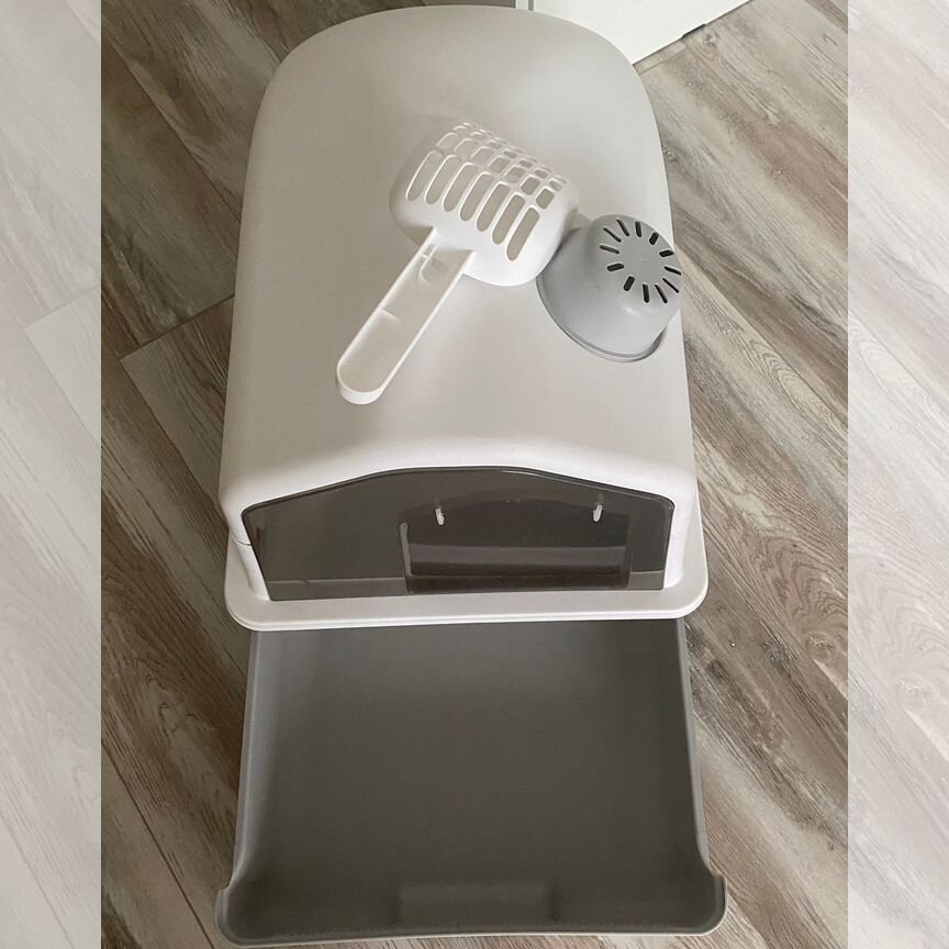 Закрытый лоток для кошек большой новый