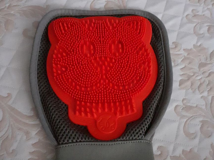 Перчатка для собак и кошек